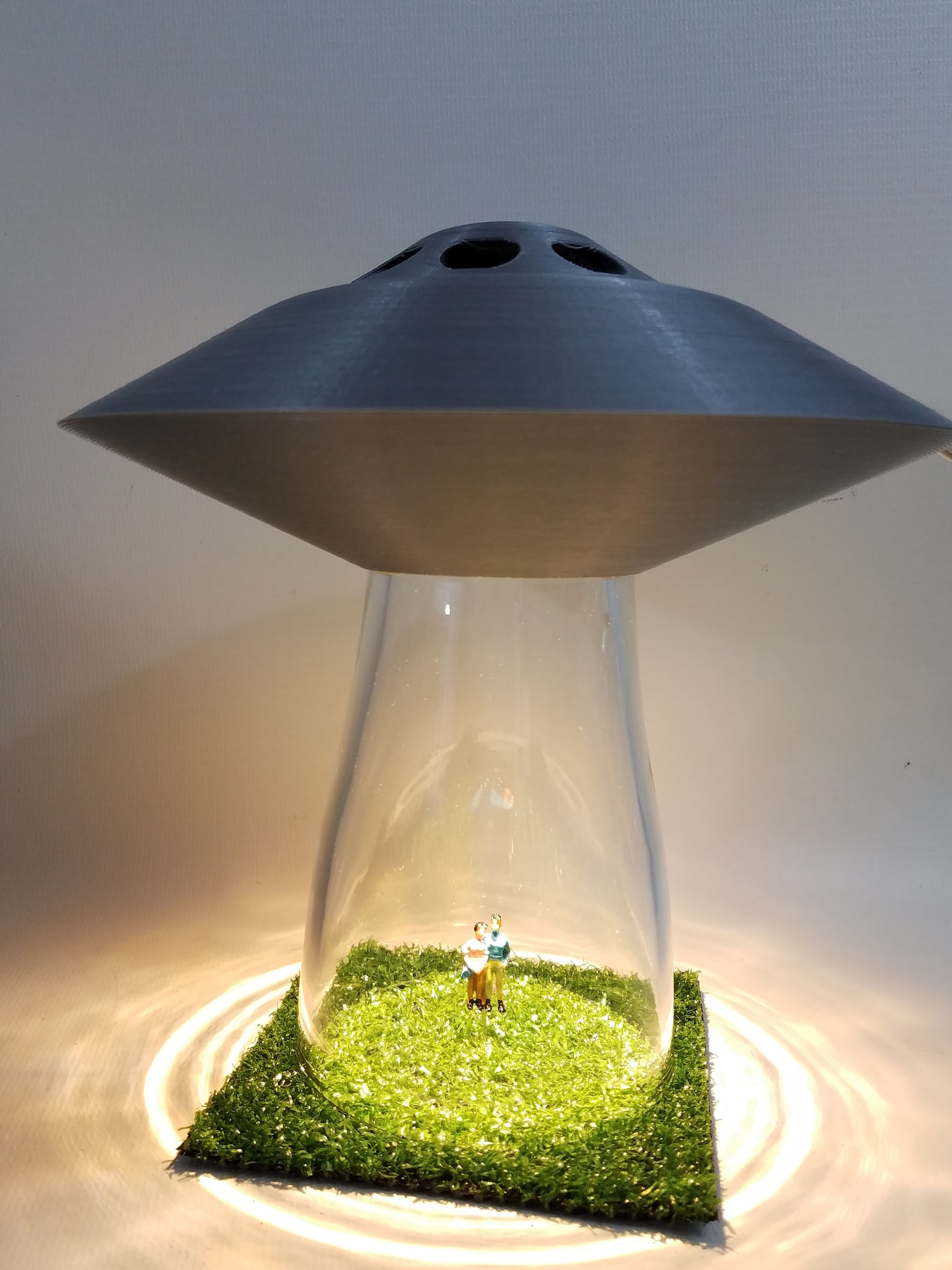 Ufo Alien Abduction Desk Lamp Sci Fi Silver Spaceship Outerspace Space ...
