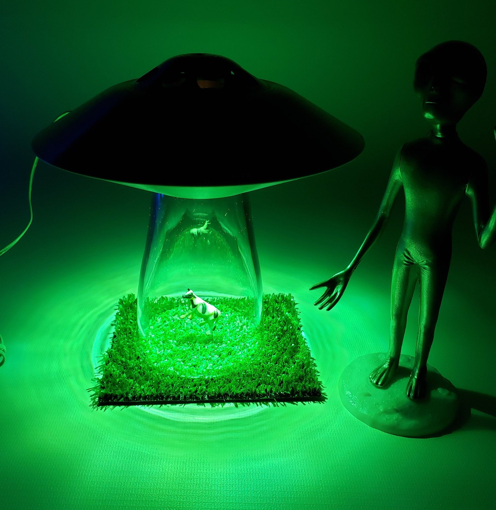 Ufo Alien Abduction Desk Lamp Sci Fi Silver Spaceship Outerspace Space ...