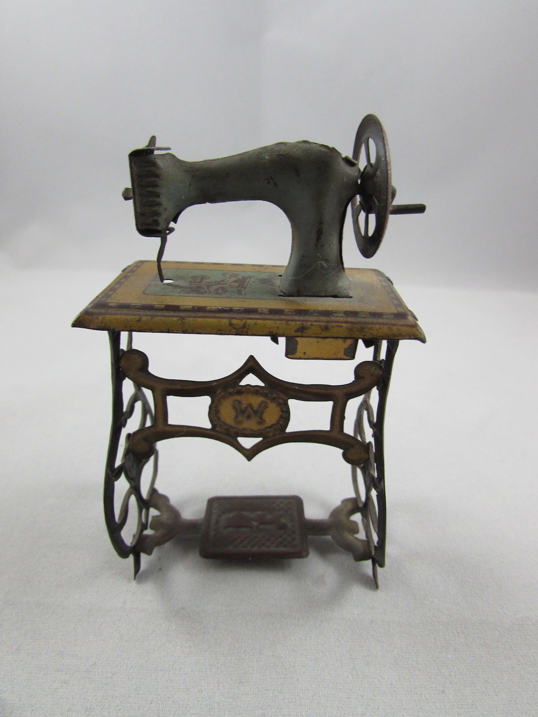 Antique Meiers Miniature Toy Sewing Machine: German Tin Lithograph ...