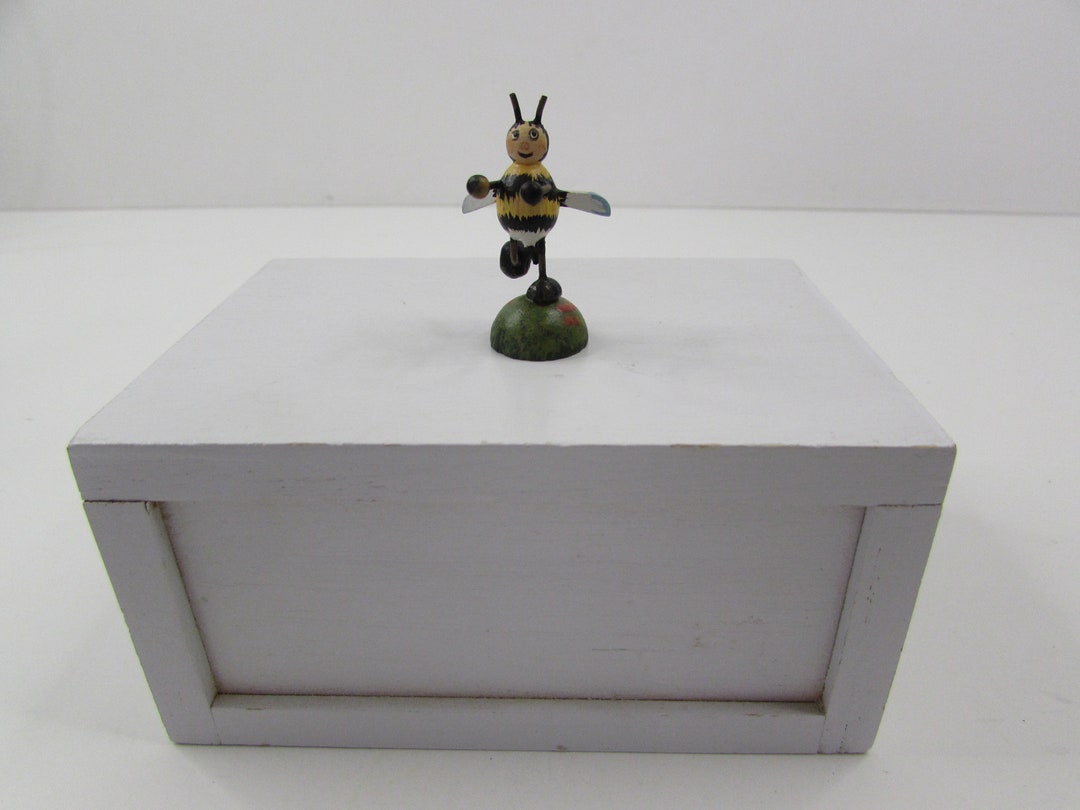 Hand Carved Bee, Vintage Hand Carved Miniature Bee, Tiny Carved Bee - Etsy