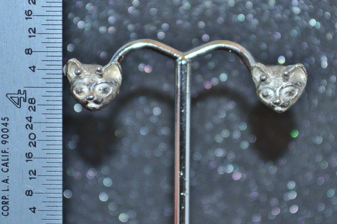 Cast Dimensional Space Alien Cat Head Stud Earrings - Silver, Hollow in ...
