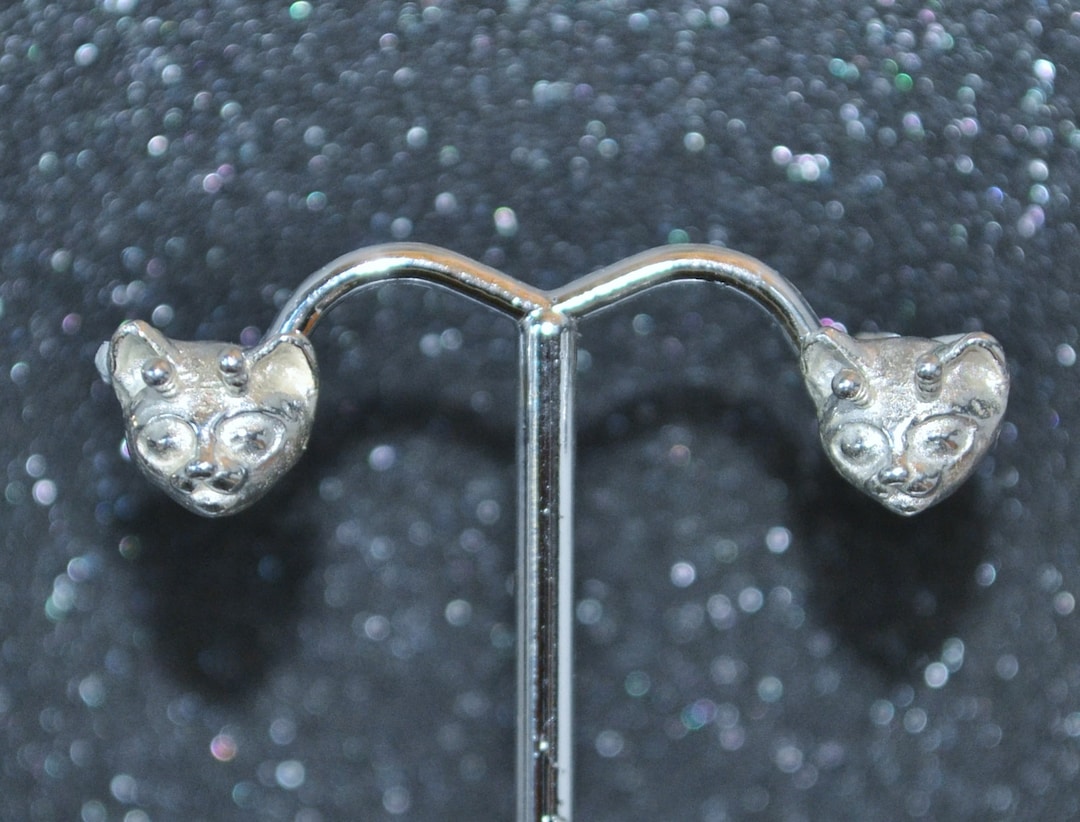 Cast Dimensional Space Alien Cat Head Stud Earrings - Silver, Hollow in ...
