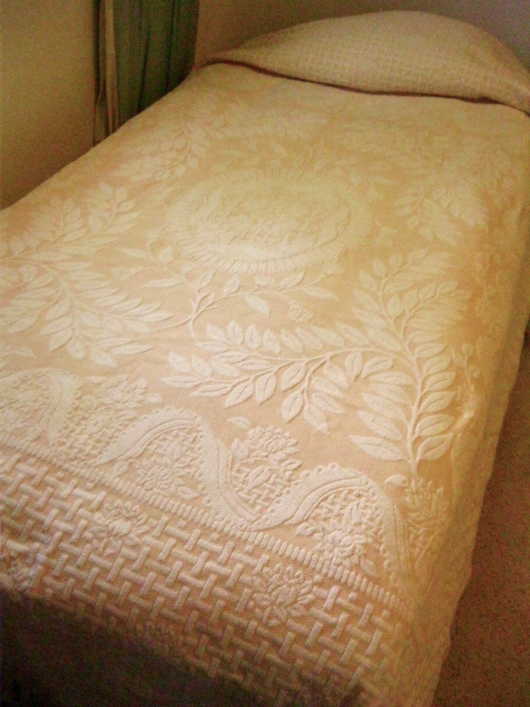 VTG Bates Twin Bedspread Peach Cream Chrysanthemum Lotus • Chippendale ...