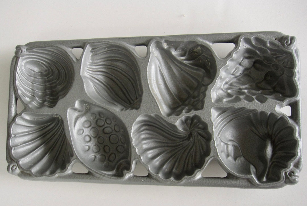 John Wright Cast Iron Sea Shell Baking Cornbread Cake Pan Mold Vintage ...