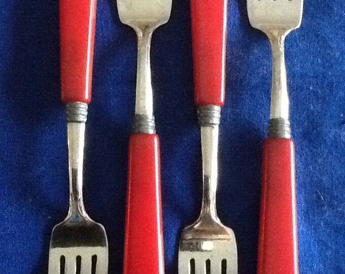RED Bakelite Flatware and Cutterly TWO Steak Knives and FOUR - Etsy