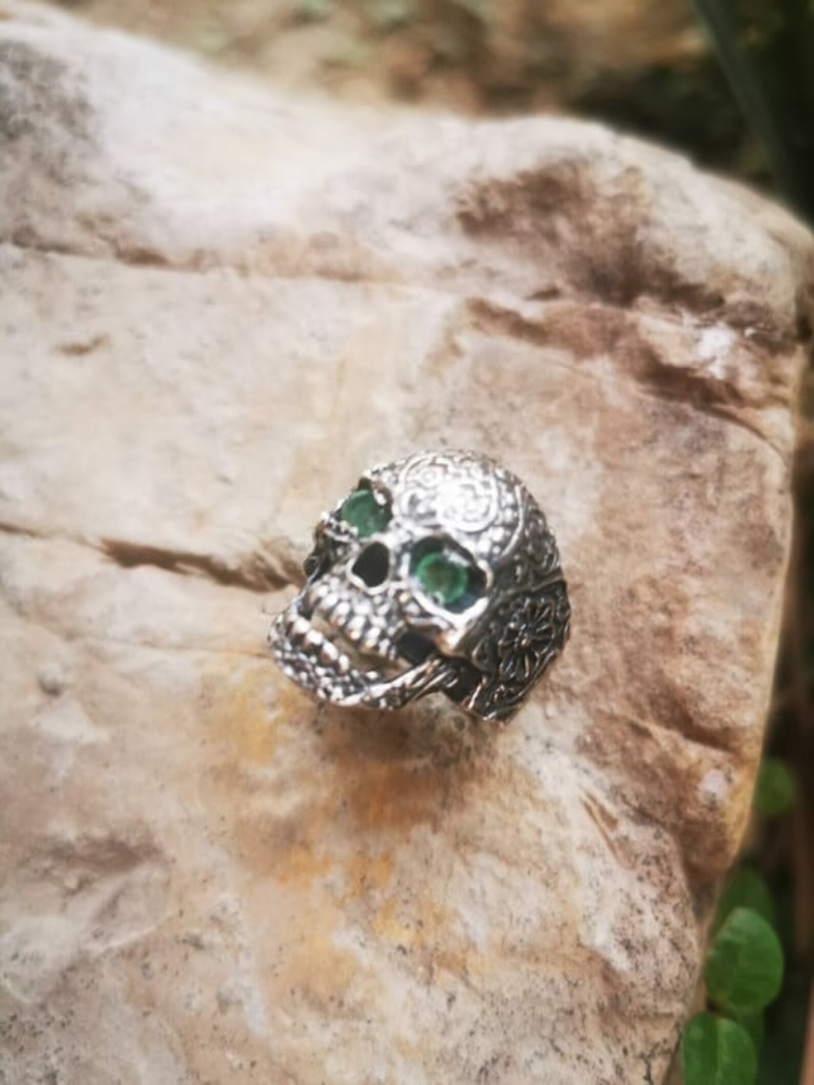 Skull ring with emerald eyes stone any size | Etsy