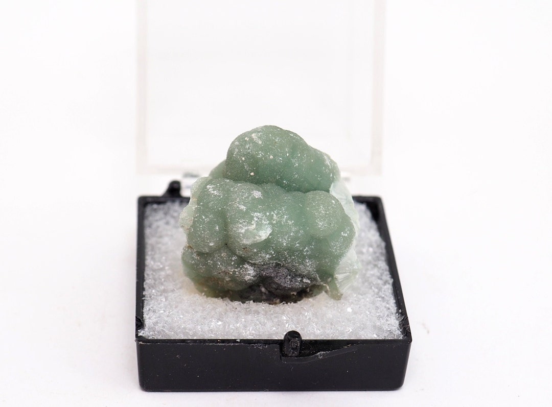 Wavellite Crystal From Avant Mine, Garland County, Arkansas, USA Purple ...