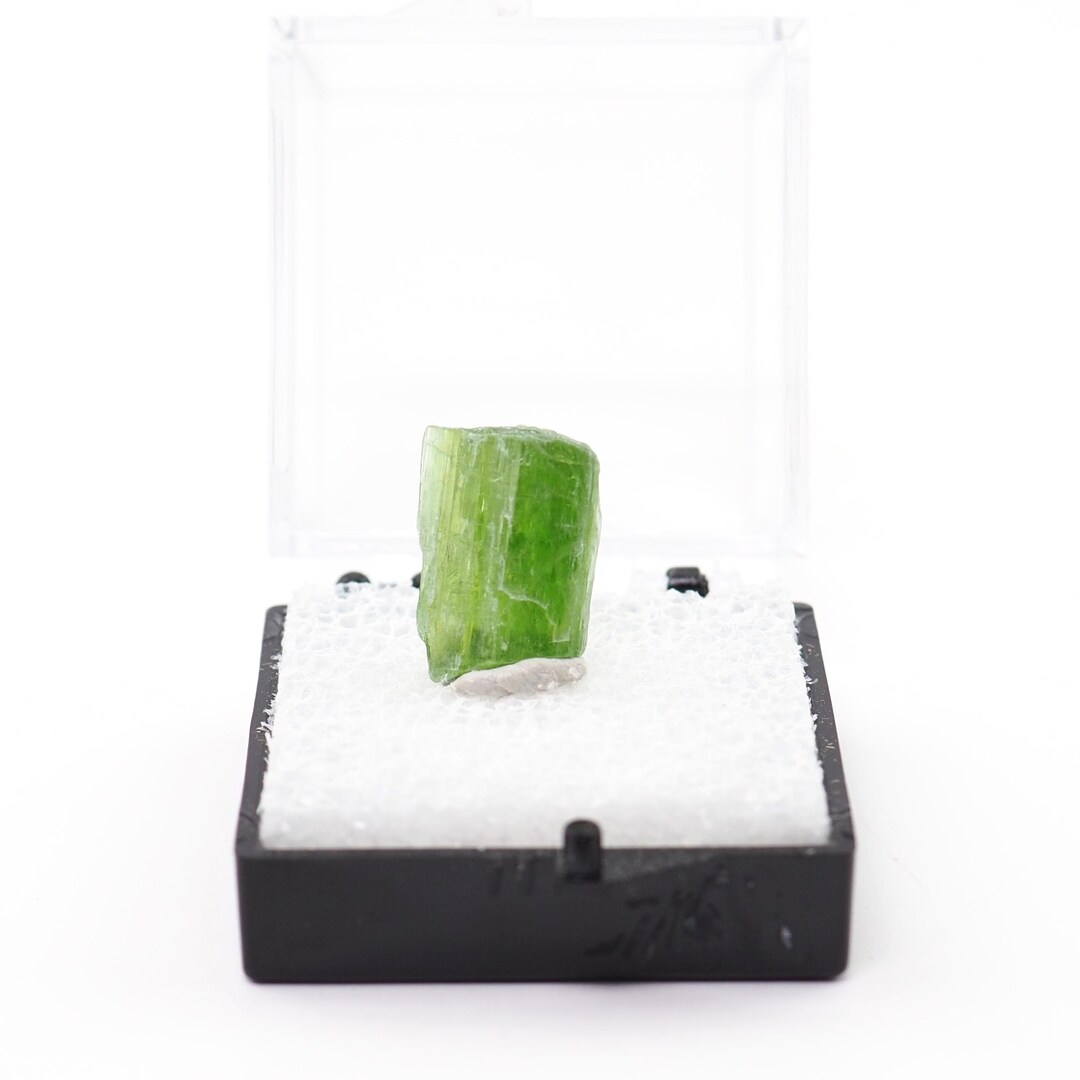 Tremolite Crystal Natural Stone From Near Arusha, Tanzania Thumbnail ...