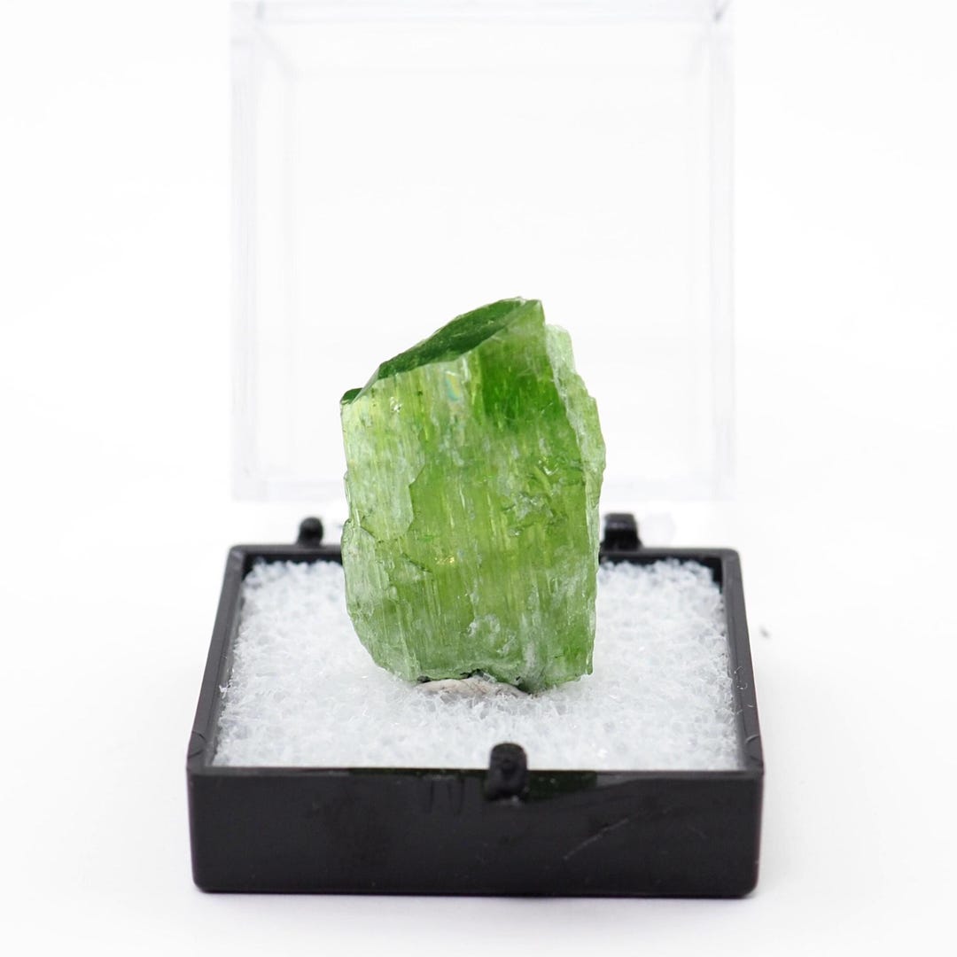 Tremolite Crystal Natural Stone From Near Arusha, Tanzania Thumbnail ...