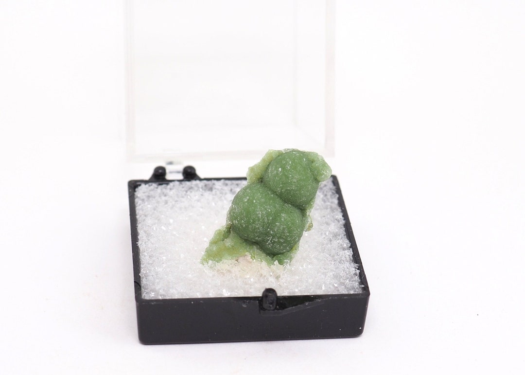 Wavellite Crystal From Avant Mine, Garland County, Arkansas, USA Purple ...