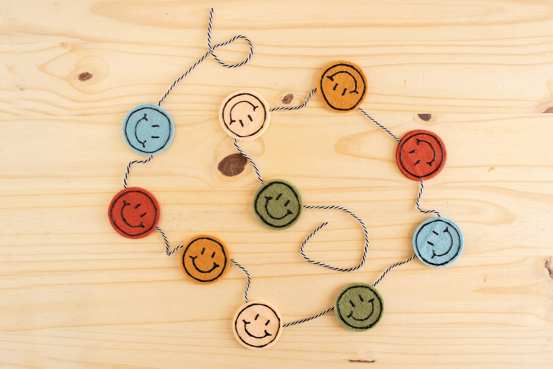 Personalized Mini Smile Face Garland for Groovy Happy Birthday Party ...