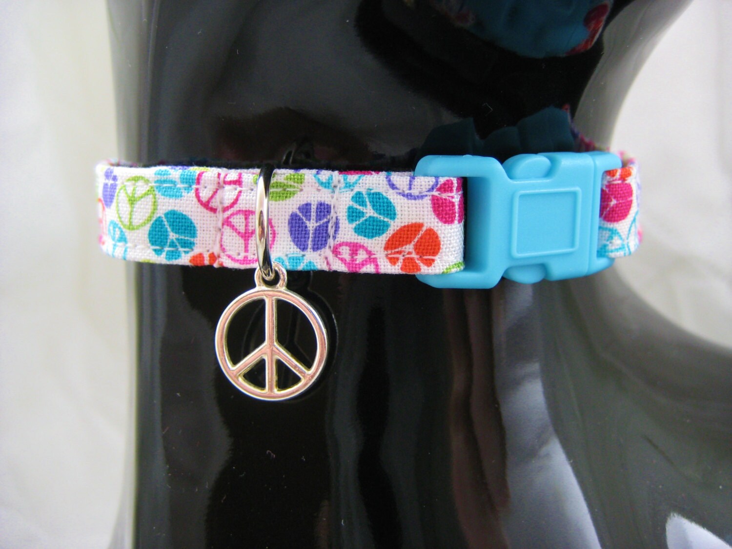 Cat Collar - Colorful Little Peace Signs in Blue or Pink With a Peace ...