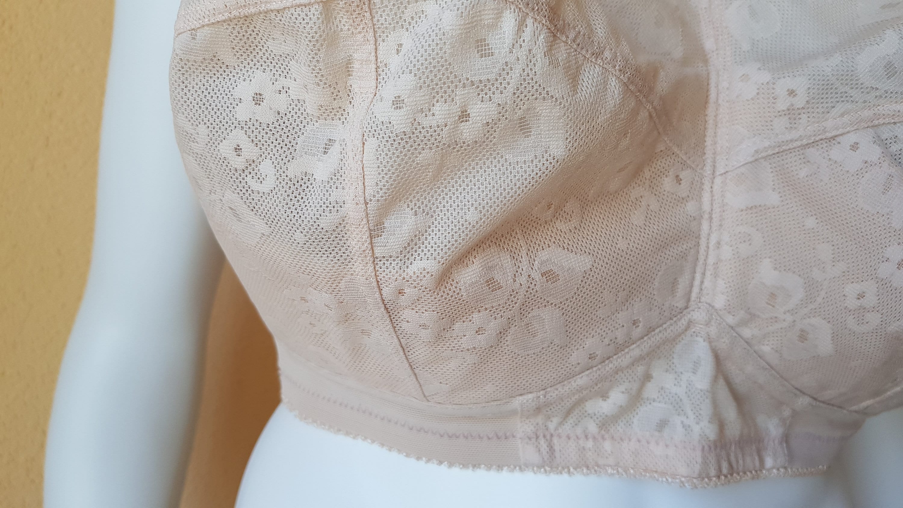 Vintage Bra by Prima Donna Beige Lace Full Coverage Bra Wire Free 42F ...