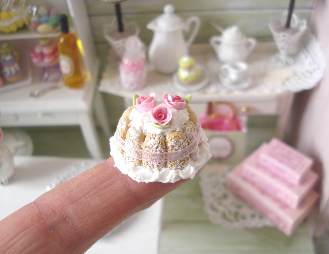 Charlotte Dollhouse PRALINEE Chantilly - Miniature Display Cases - Etsy