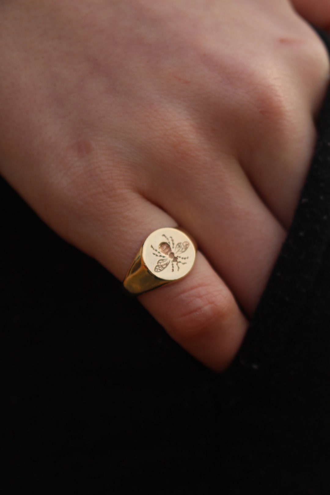 Gold Bee Engraved Signet Ring - Etsy