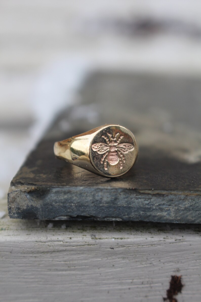 Gold Bee Engraved Signet Ring - Etsy