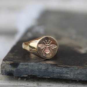 Gold Bee Engraved Signet Ring - Etsy
