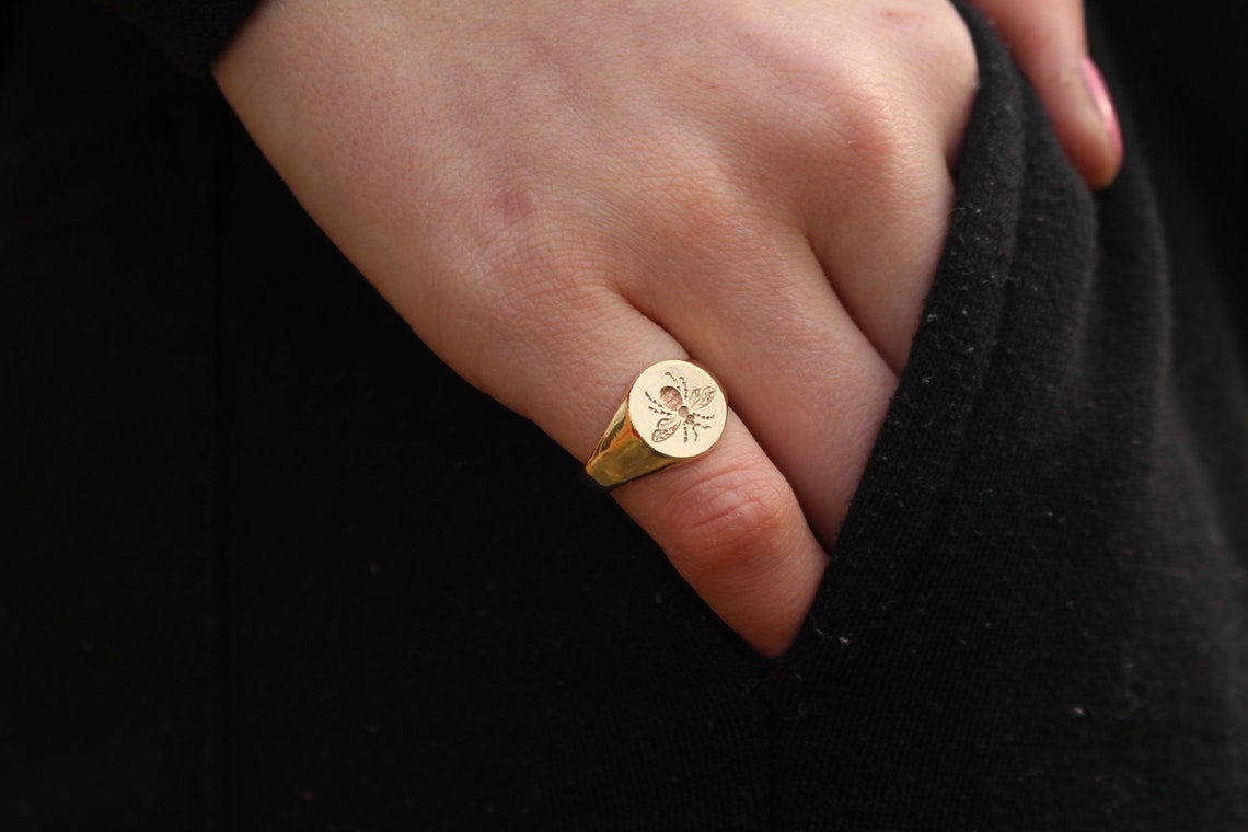 Gold Bee Engraved Signet Ring - Etsy