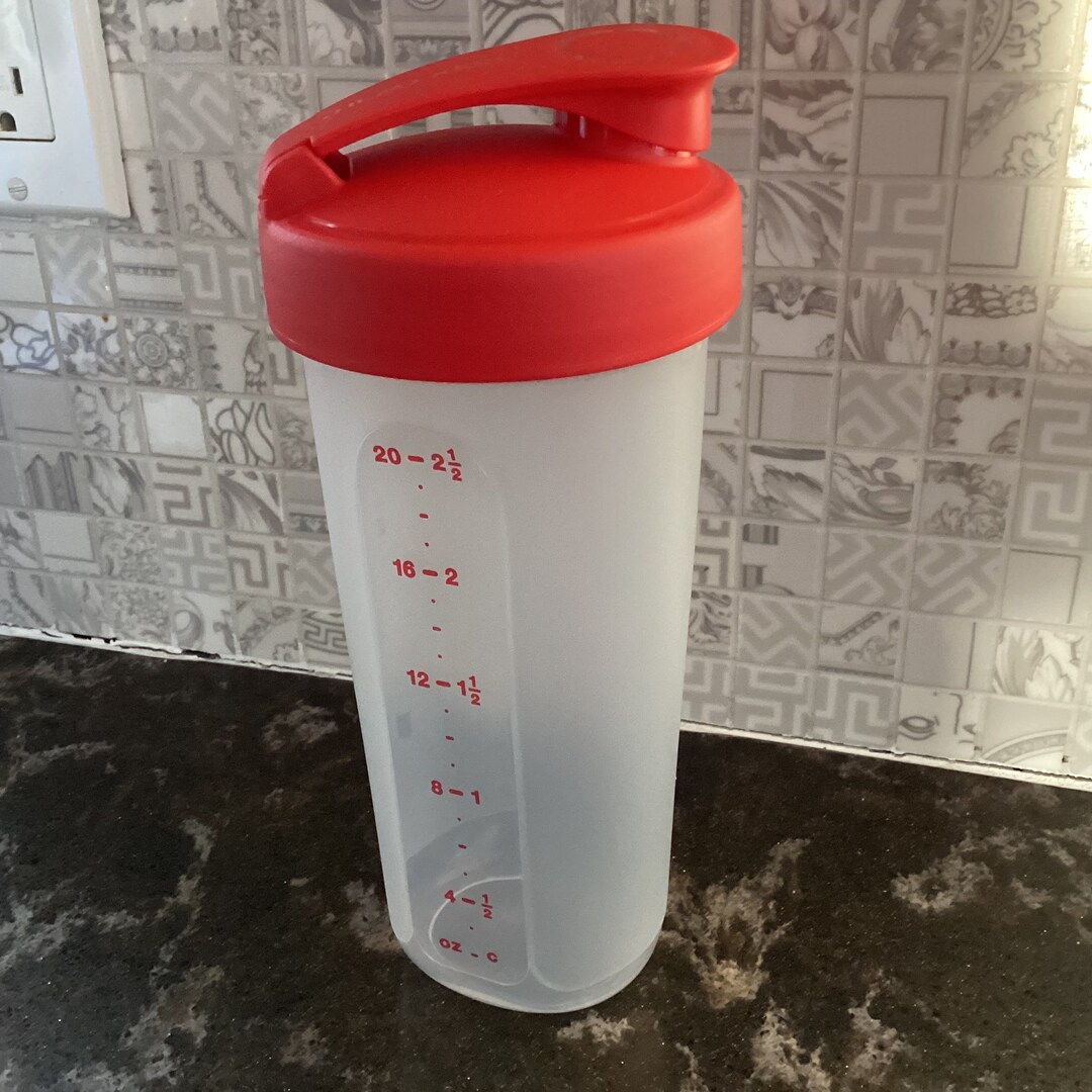 Tupperware Quick Drink Shaker, Chili Red Lid, 20oz. 7320-a5/red ...