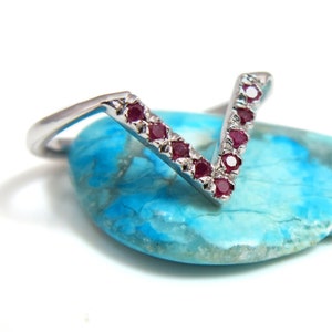 Gold V Ring, Ruby Ring, Chevron Ring, Curved Band, Unique Wedding Band ...