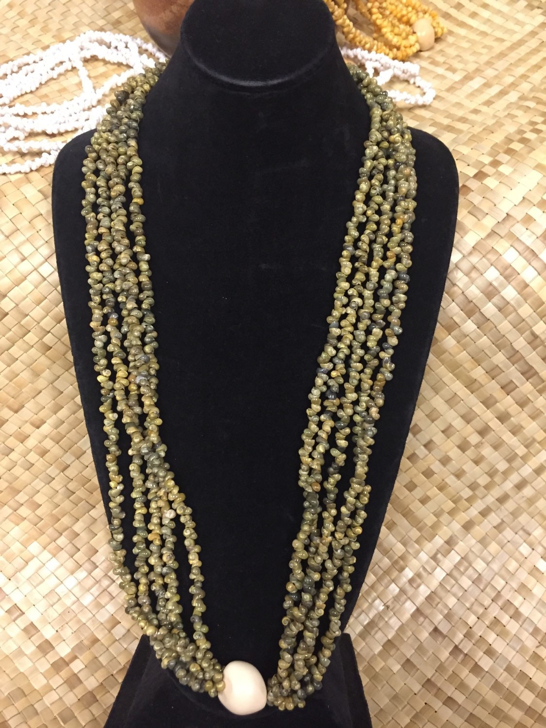 Hanging Mongo Shell Lei - 5 Strands - Etsy