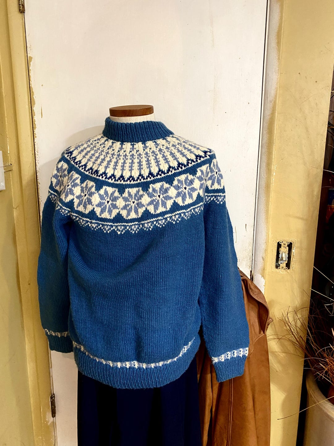 Nordic Scandinavian Style Vintage Cornflower Periwinkle Blue Pullover ...