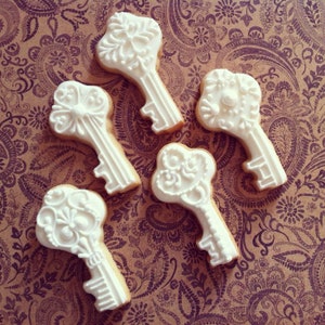 House & Antique Key Realtor Cookie Cutter Set Metal Real Estate Gift ...