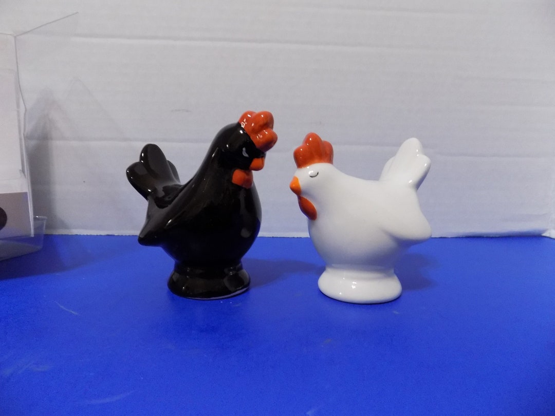 NEW Willow Reed Rooster Chickens Hens Salt and Pepper Shakers Country ...