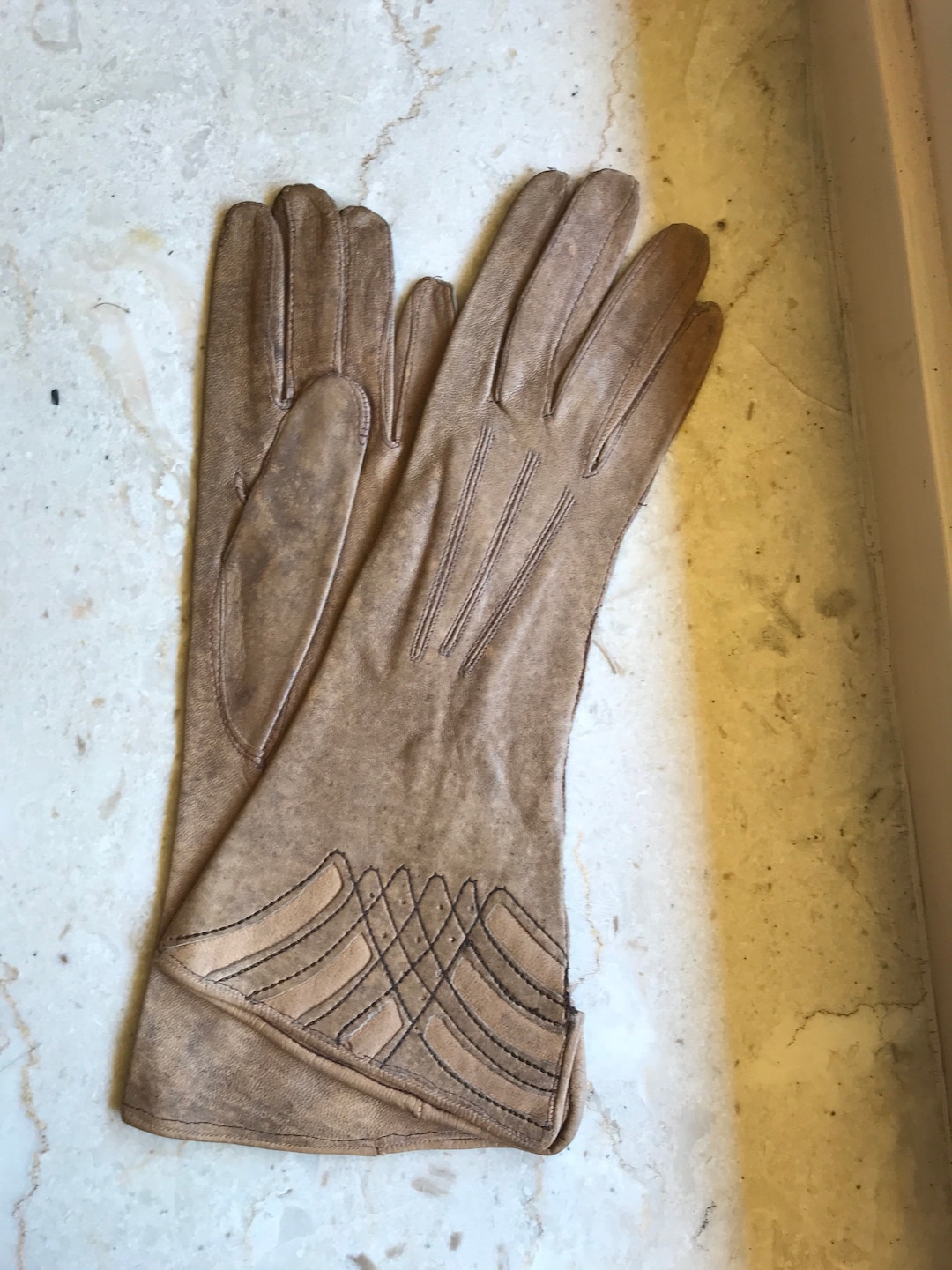 Vintage Gloves in Fine Biscuit-colored Leather Early 1900s, Antique ...