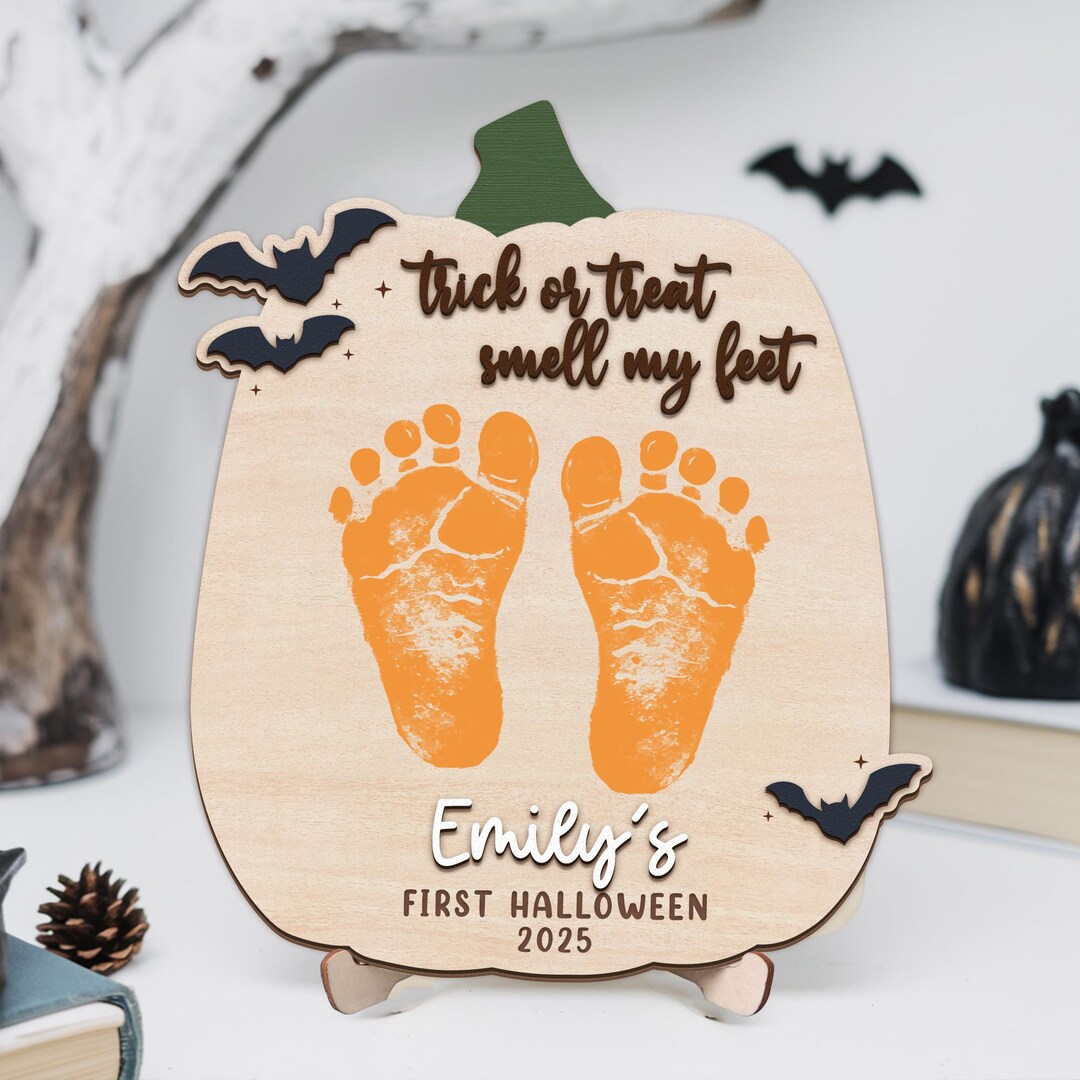 DIY Halloween Footprint Ghost Sign, Trick or Treat Smell My Feet ...