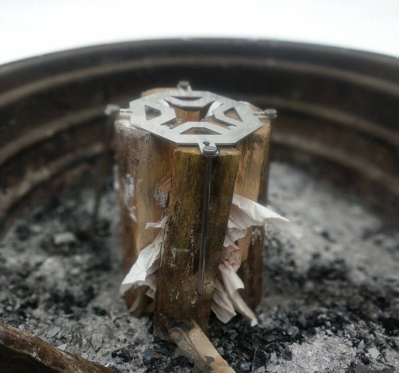 Minne-swedish Torch Lightweight Campfire Log Grill | Etsy