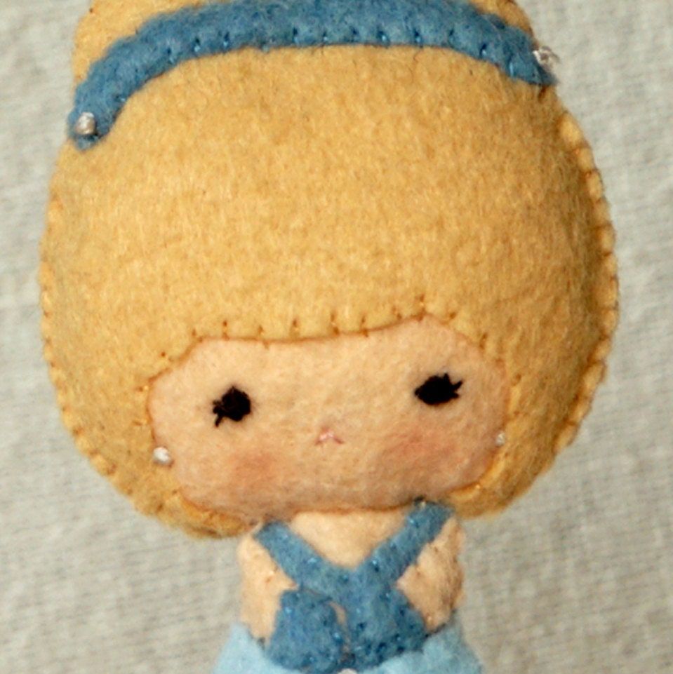 Felt Cinderella Princess Finger Puppet, Wool Felt Cinderella Ornament ...