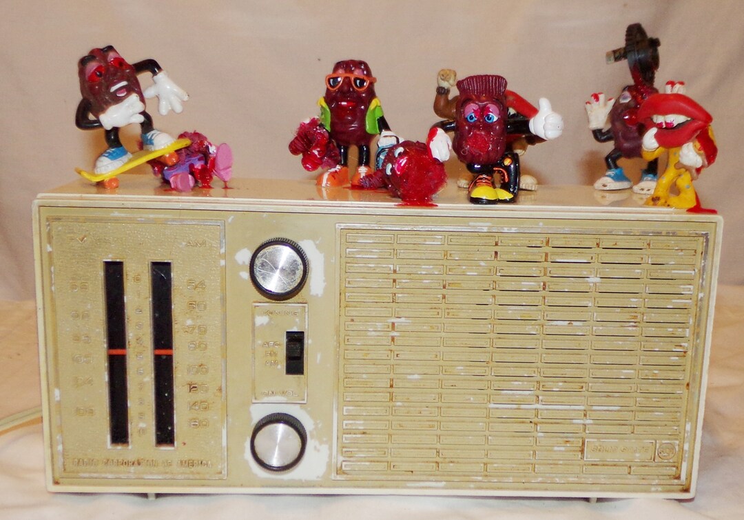 When Good Grapes Go Bad Vtg California Raisins RCA Radio Creepy Horror ...