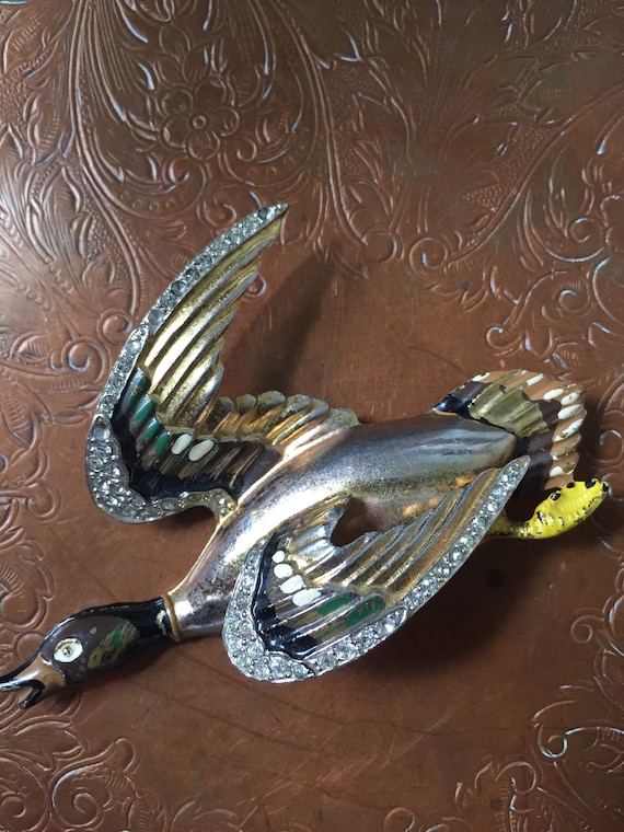 leather flying goose pin - Gem