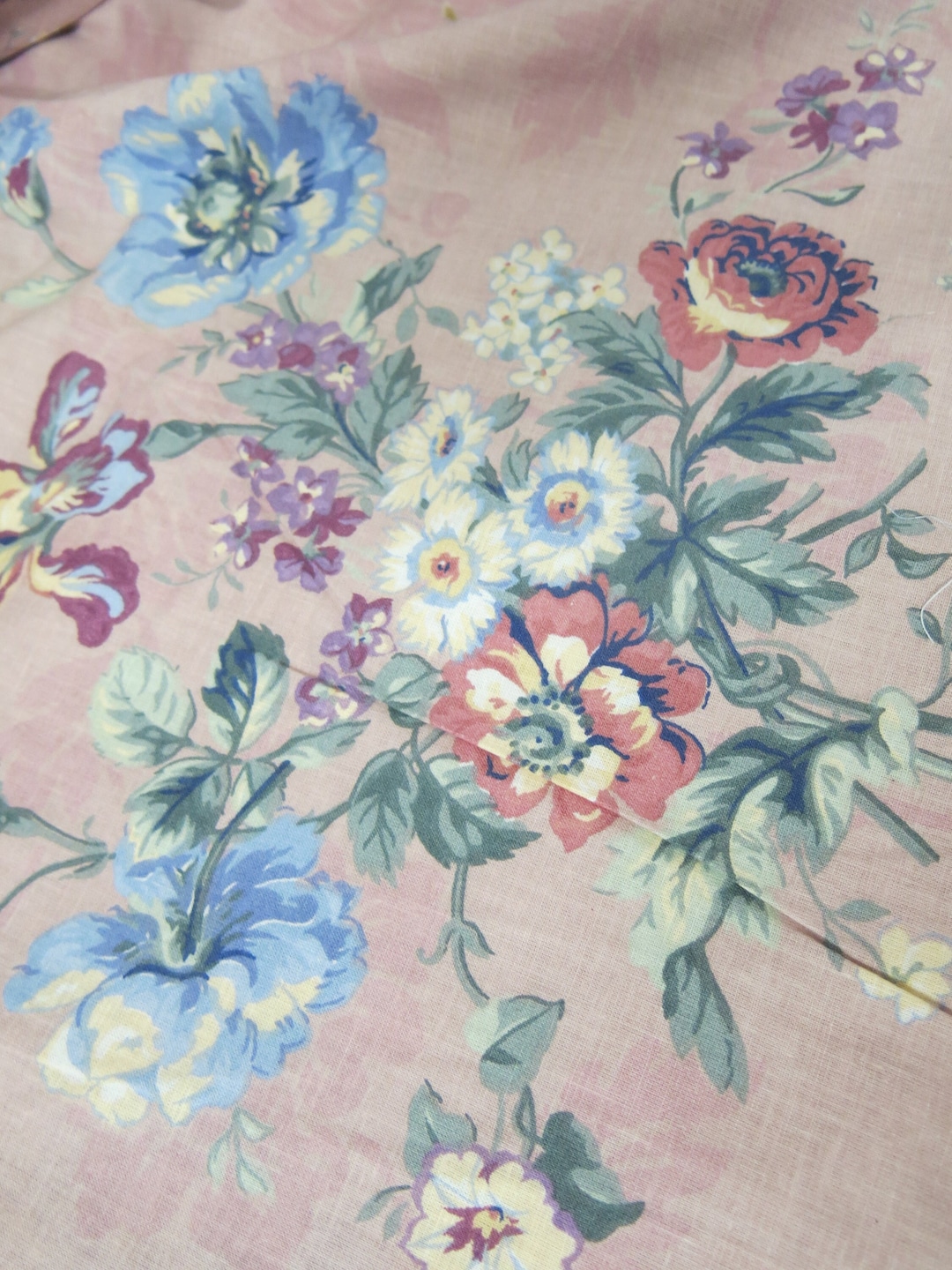 Old Fashioned Floral Cabbage Roses English Country Large Scale Mauve ...