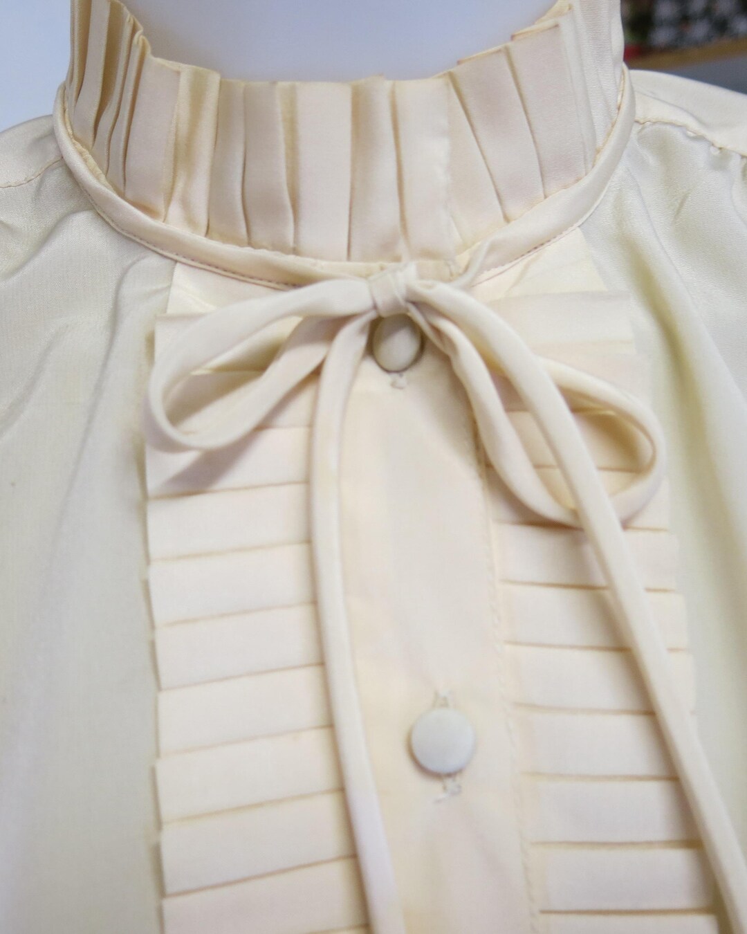 White Silk Ruffle Blouse Small 6 Front Tie 1970's off White Ivory - Etsy