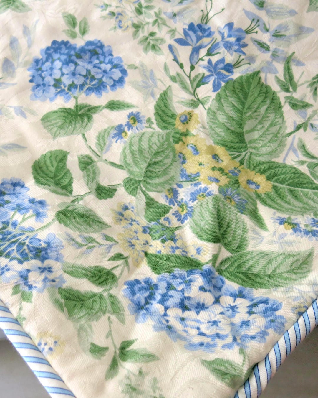 Waverly Westbourne Comforter: Hydrangeas & Morning Glories Reversible ...