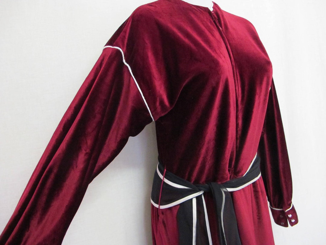 Goth Velvet House Dress Robe Full Length Burgundy Front Zipper ...
