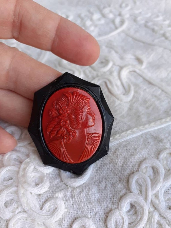 vintage italian bakelite art - Gem