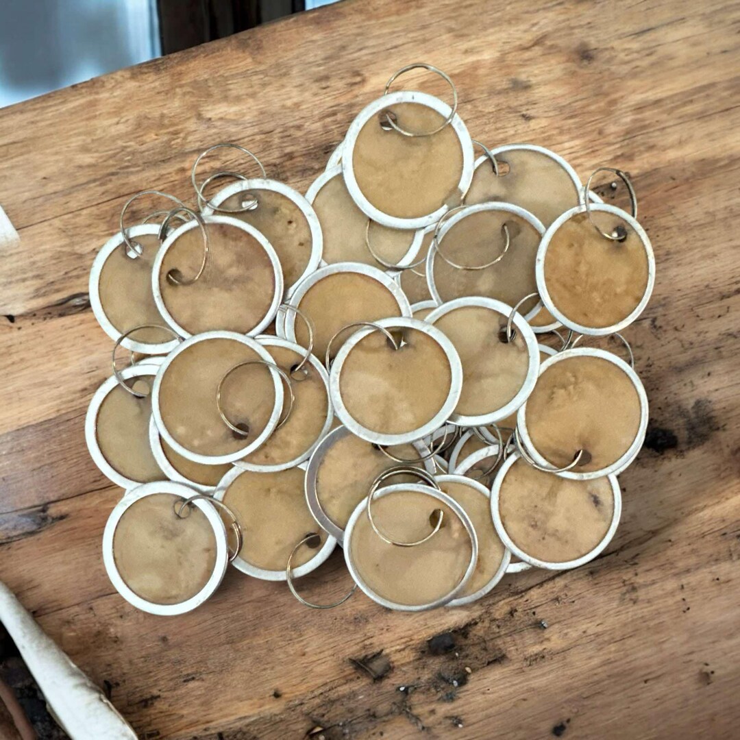 25 Metal Rim Tags 1.25 Round Circle Tea Stained Gift Tags - Etsy