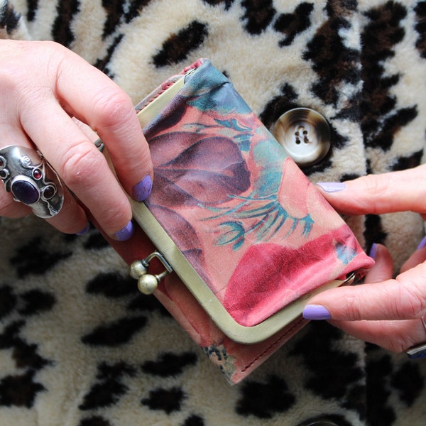 Vintage Kiss Clasp Wallet - Etsy