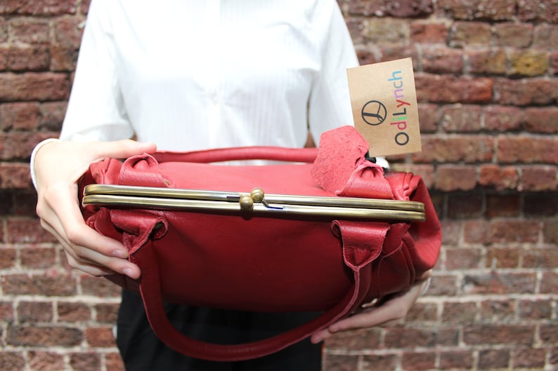Red Leather Kiss Lock Shoulder Bag: Vintage Style Clip Frame Handbag ...