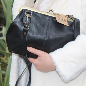 Top Clip Black Leather Bag, Plain Ball Clasp Leather Purse, Inside ...