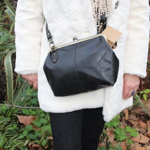 Top Clip Black Leather Bag, Plain Ball Clasp Leather Purse, Inside ...