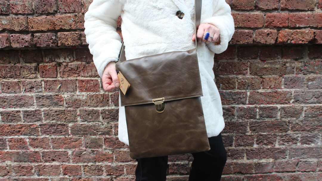 Large Envelope Bag in Brown Leather, Front Pocket, Messenger Bag, Back ...