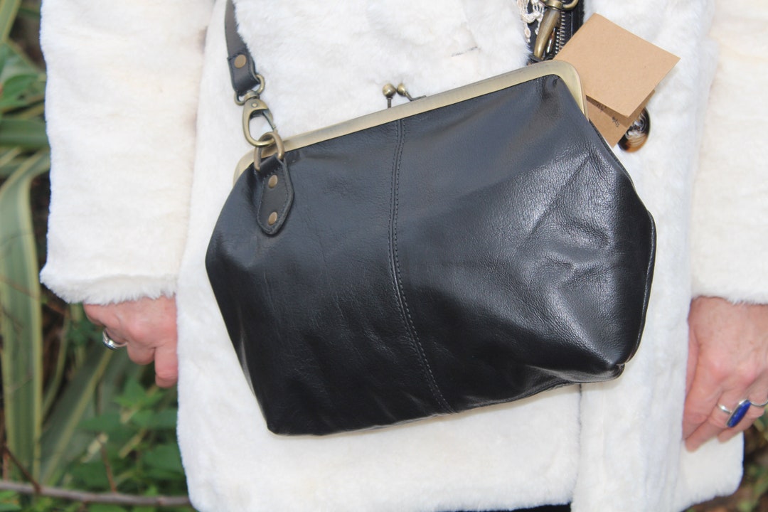 Top Clip Black Leather Bag, Plain Ball Clasp Leather Purse, Inside ...