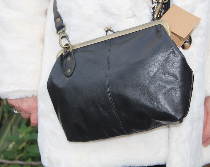 Top Clip Black Leather Bag, Plain Ball Clasp Leather Purse, Inside ...