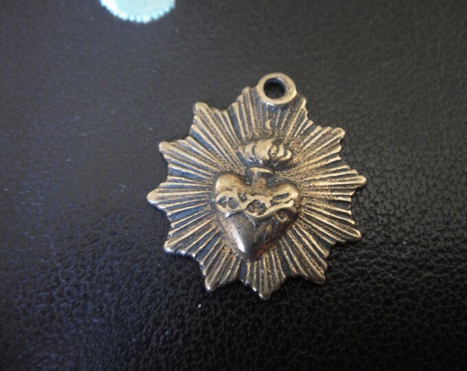 2 PC. Antique bronze sacred heart charm pendantbronze sacred | Etsy