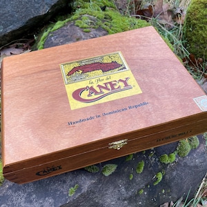 Vintage (empty) Wooden La Flor Del Caney Cigar Box From the Dominican ...