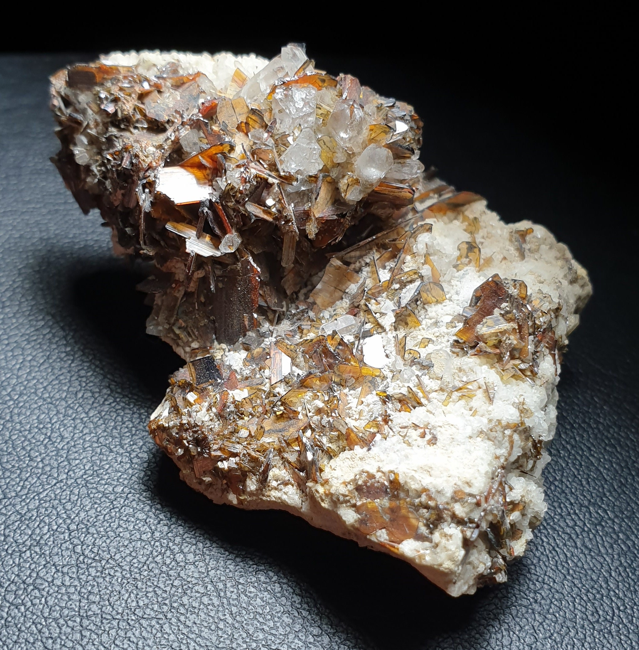 195 Carats Rare Brookite Crystal With Quartz on Matrix Damage | Etsy